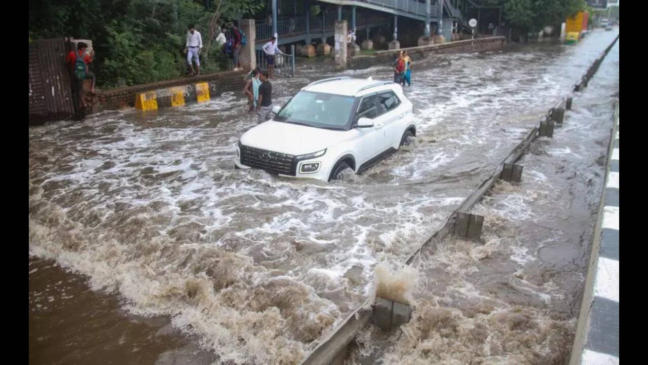 Gurgaon luxury turns into flooding nightmare - Hey News